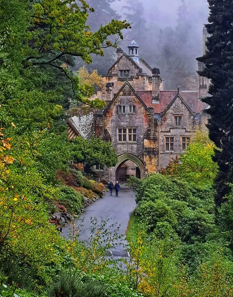 Solve Cragside House jigsaw puzzle online with 208 pieces
