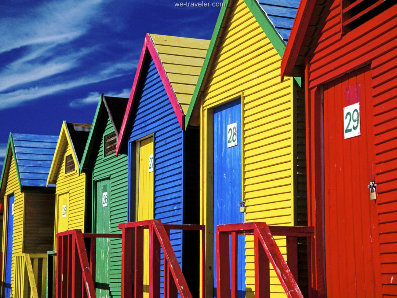 Solve colorful-beach-huts jigsaw puzzle online with 130 pieces