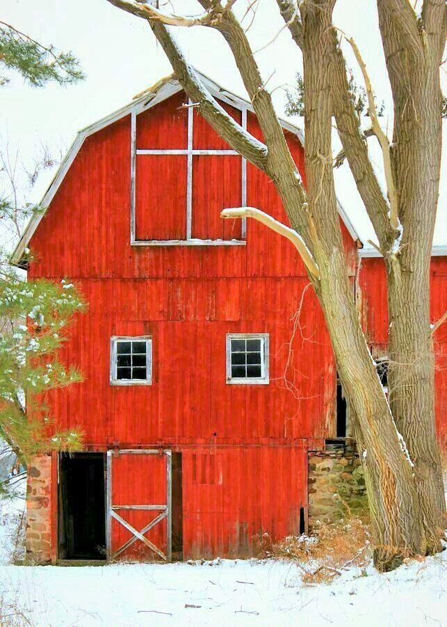 Solve Big Old Red Barn... jigsaw puzzle online with 35 pieces