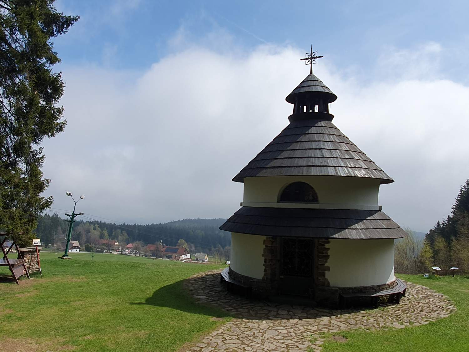 Solve Šumava Javorník jigsaw puzzle online with 63 pieces