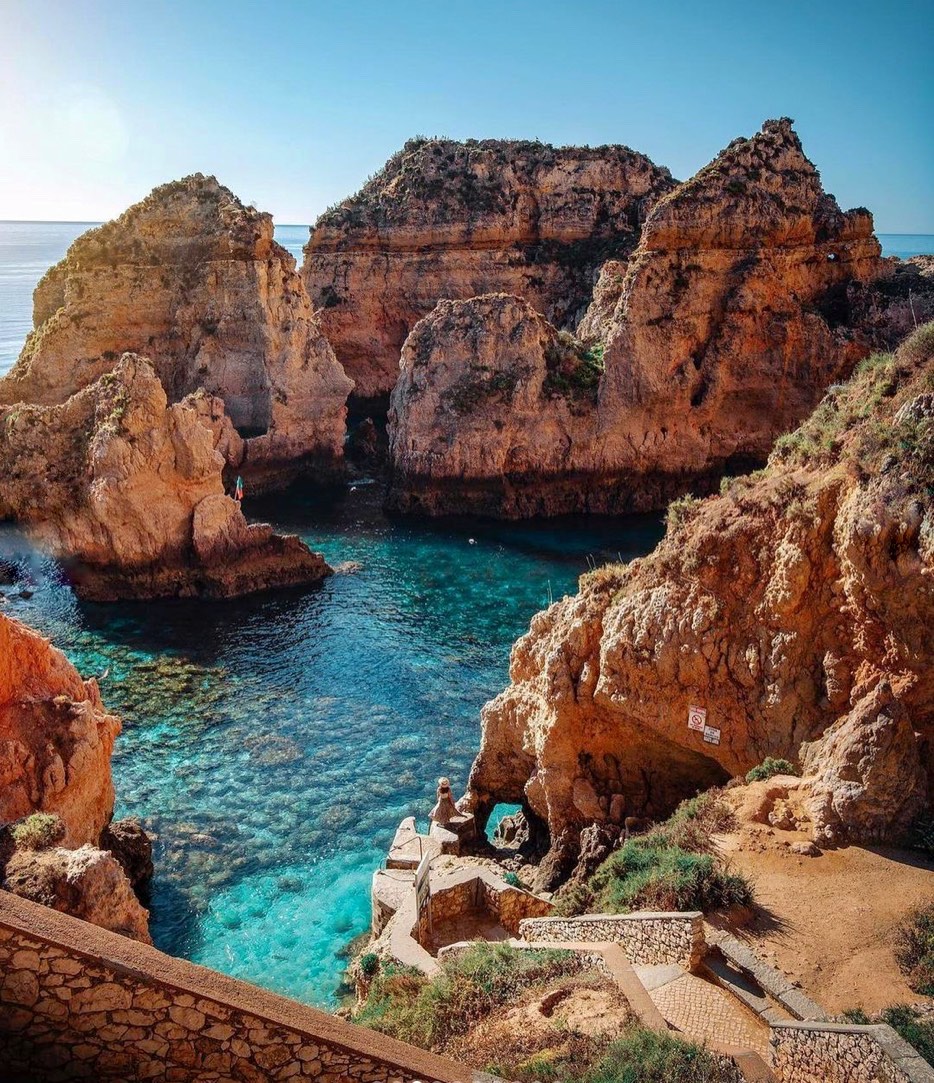 Solve Pretty cove jigsaw puzzle online with 288 pieces