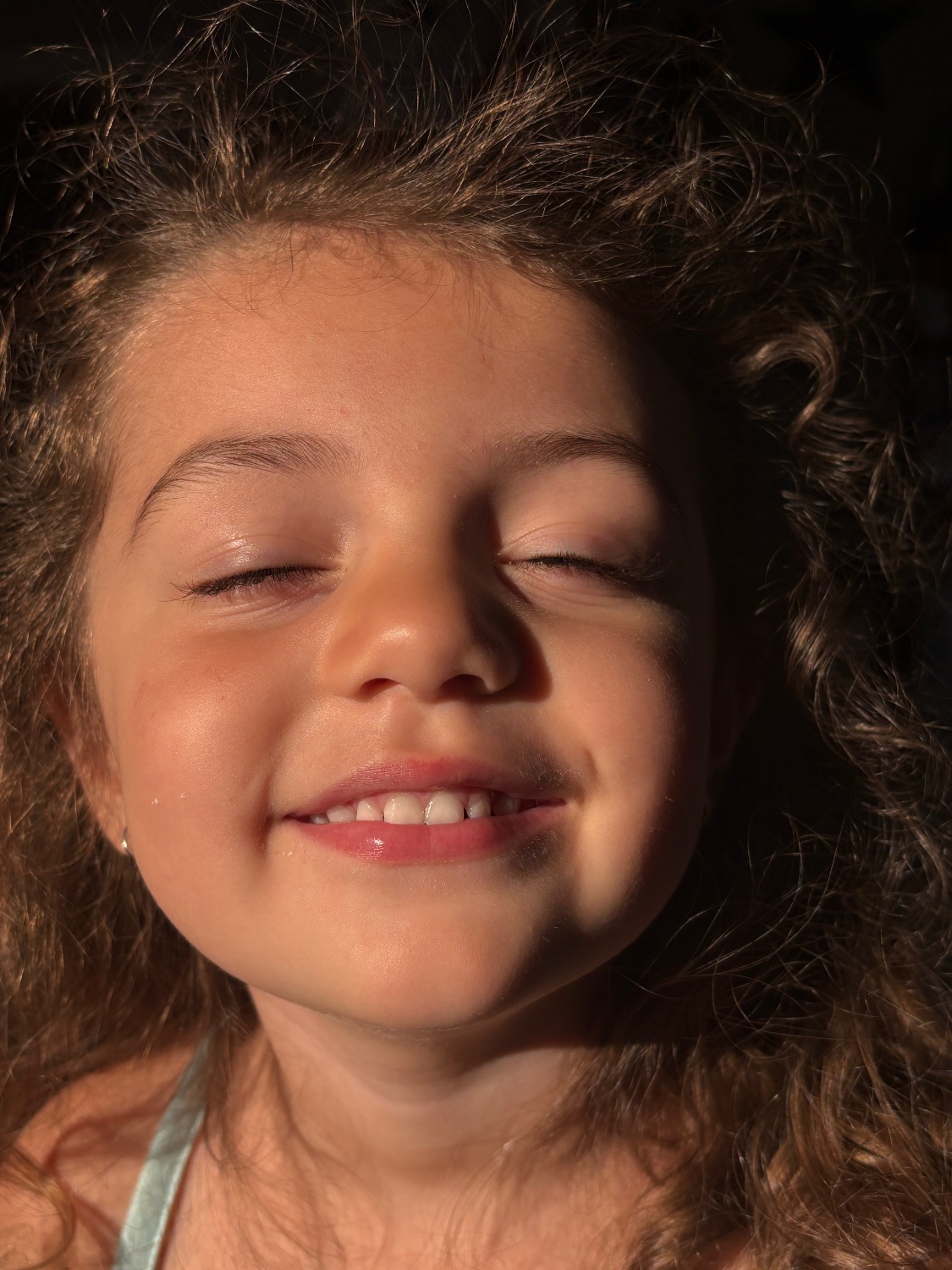 Solve Little Miss Sunshine jigsaw puzzle online with 130 pieces