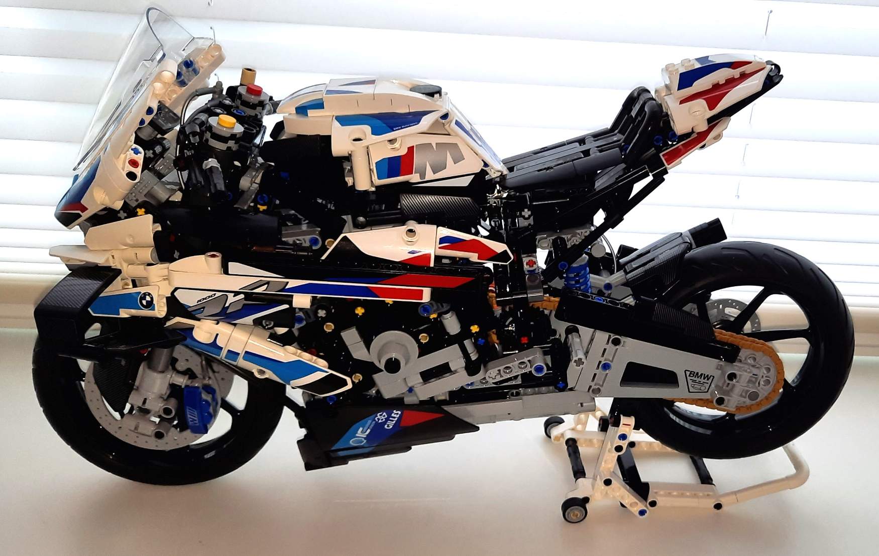 Solve Lego BMW Motorcycle M 1000 RR jigsaw puzzle online with 126 pieces