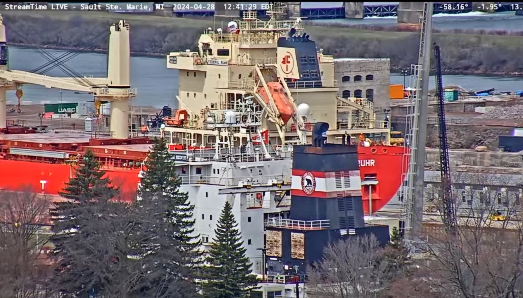 Solve 2Fer in the Soo Locks jigsaw puzzle online with 84 pieces