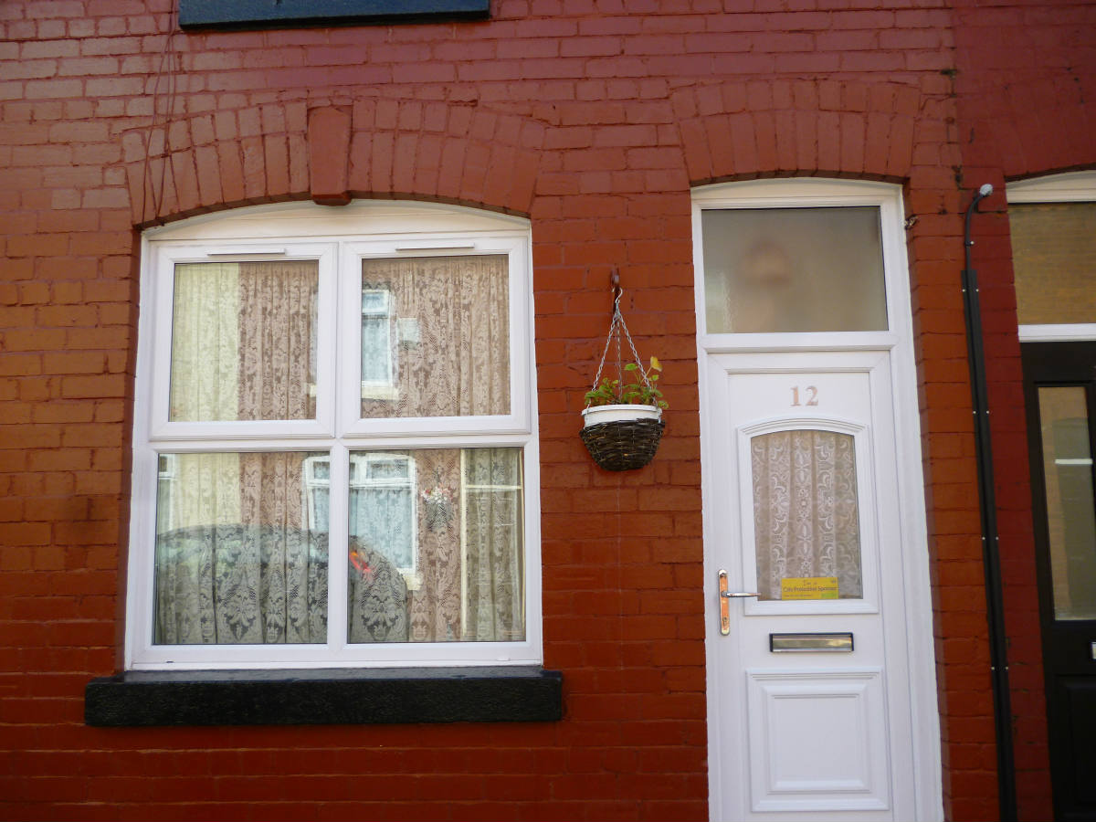 Solve George Harrison's 1st home jigsaw puzzle online with 63 pieces