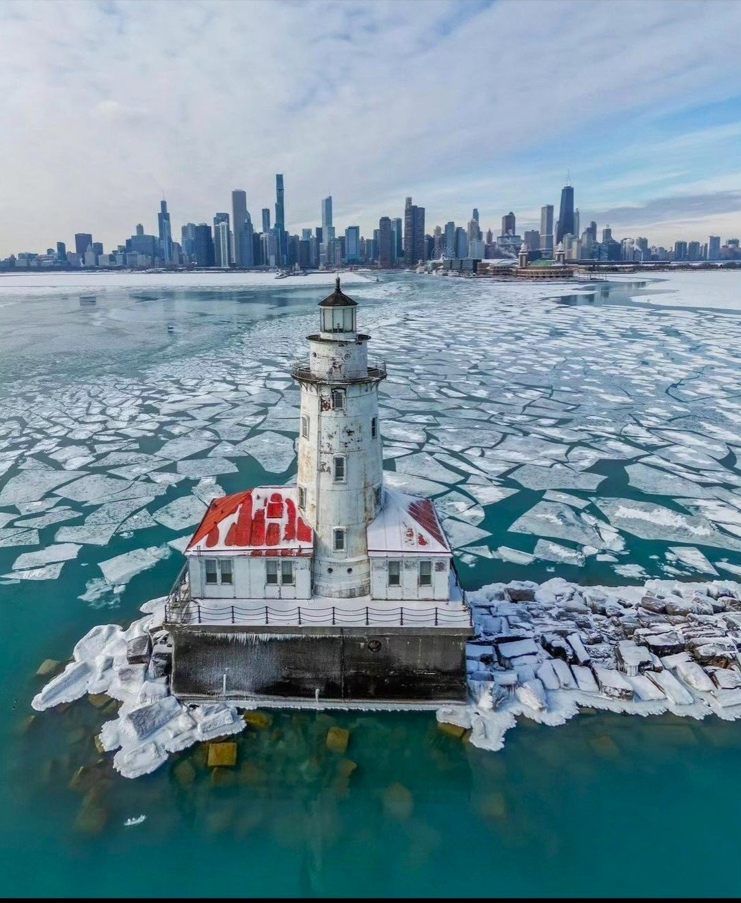Jigsaw Puzzle | 42 pieces | Chicago Harbor Lighthouse | Jigidi