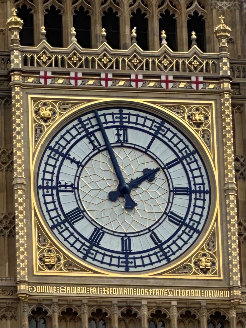 Solve The clock face on the Elizabeth Tower jigsaw puzzle online with ...