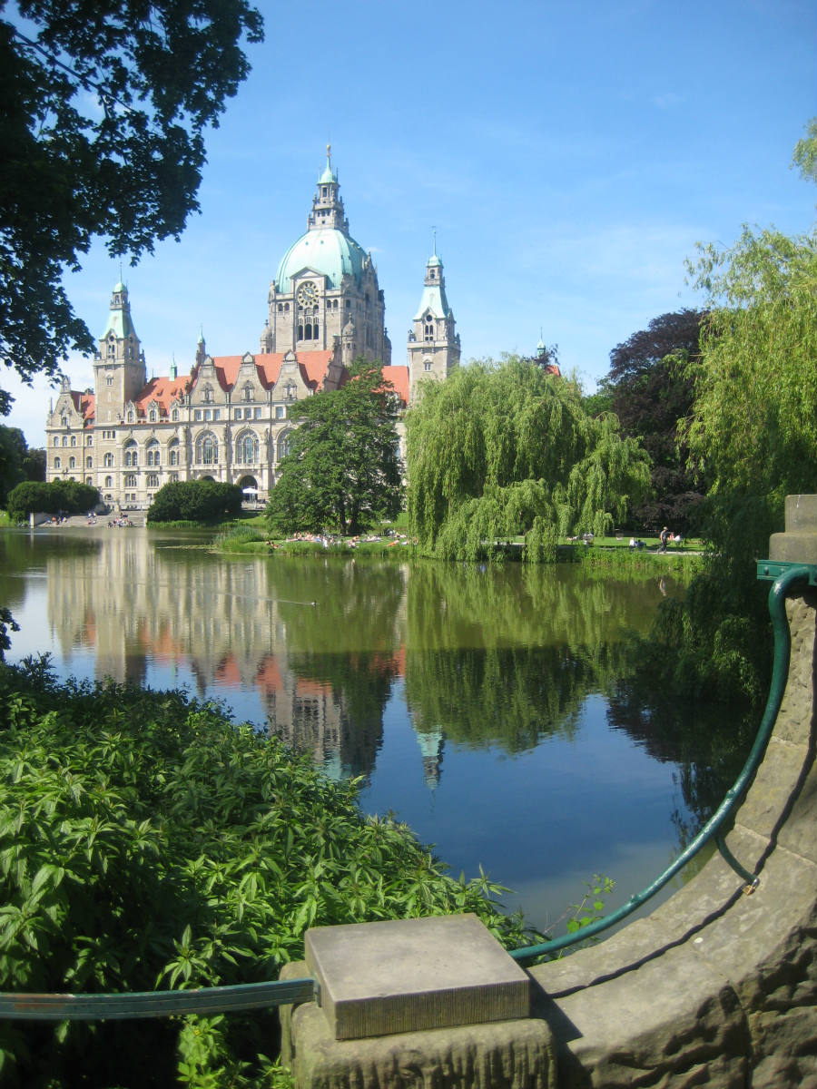 Solve Hannover Germany jigsaw puzzle online with 130 pieces