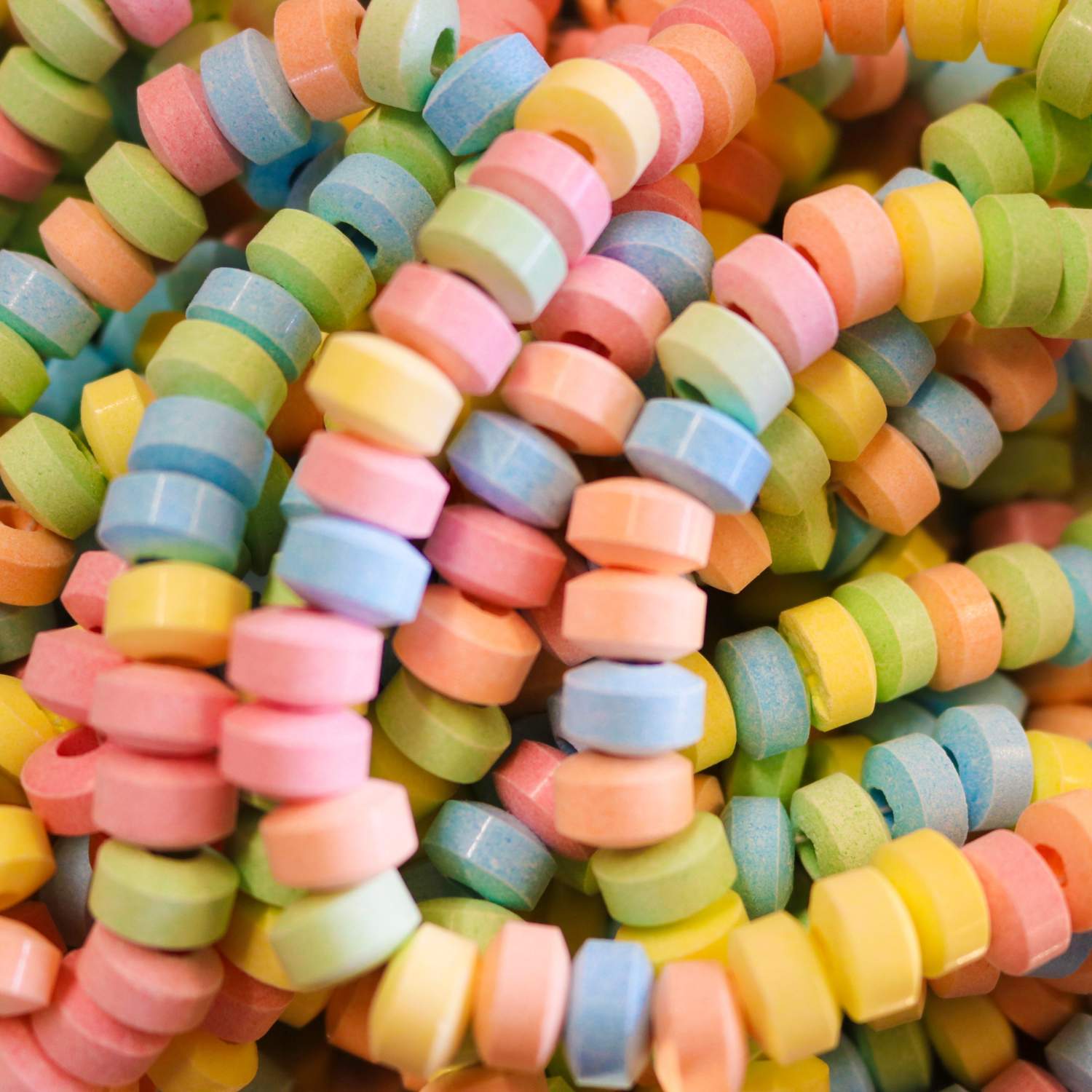 Solve Candy necklaces jigsaw puzzle online with 196 pieces