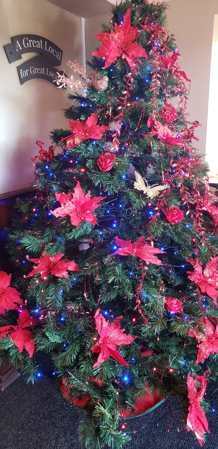 Solve Christmas Tree jigsaw puzzle online with 32 pieces