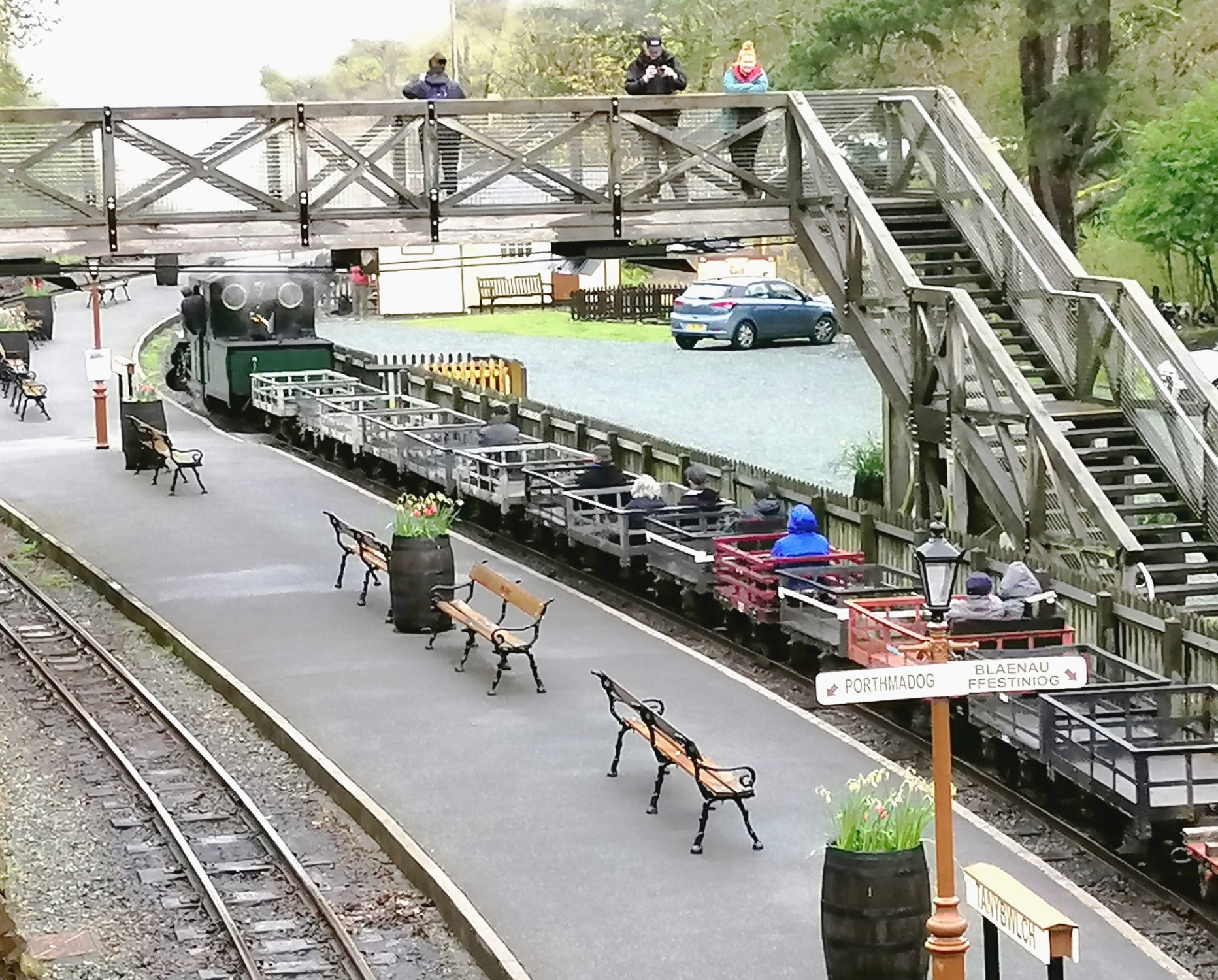 Solve anti-gravity train jigsaw puzzle online with 154 pieces