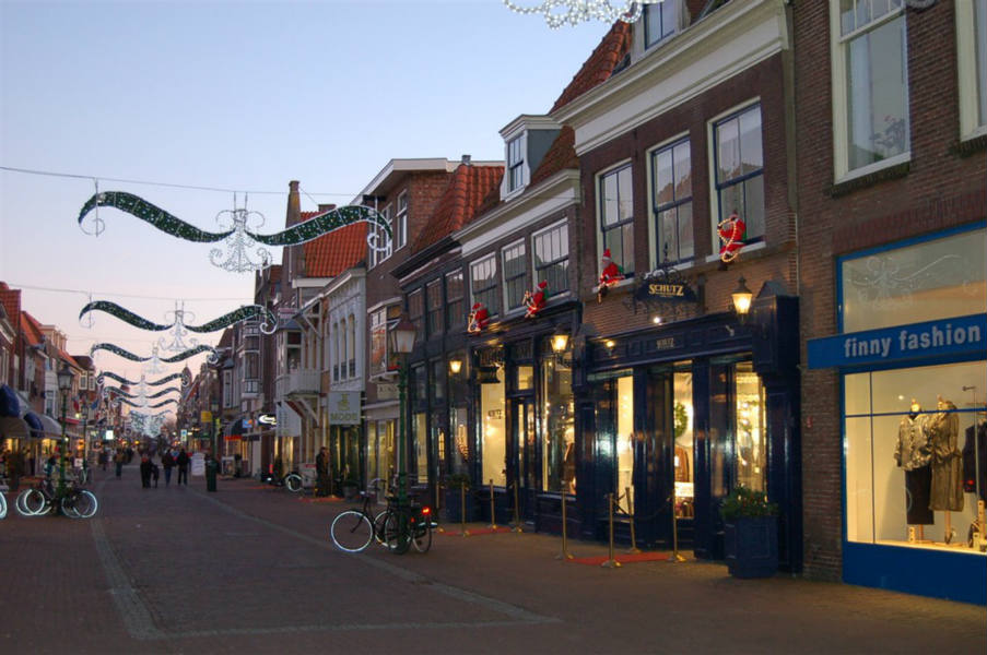Puzzle | 15 piezas | We make a boat trip and visit Hoorn. | Jigidi