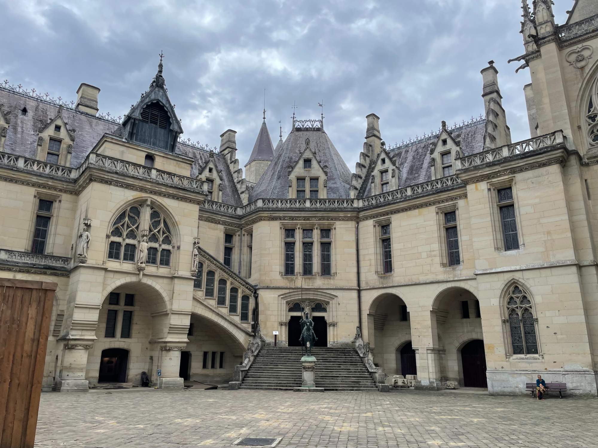 Solve Pierrefonds France jigsaw puzzle online with 300 pieces