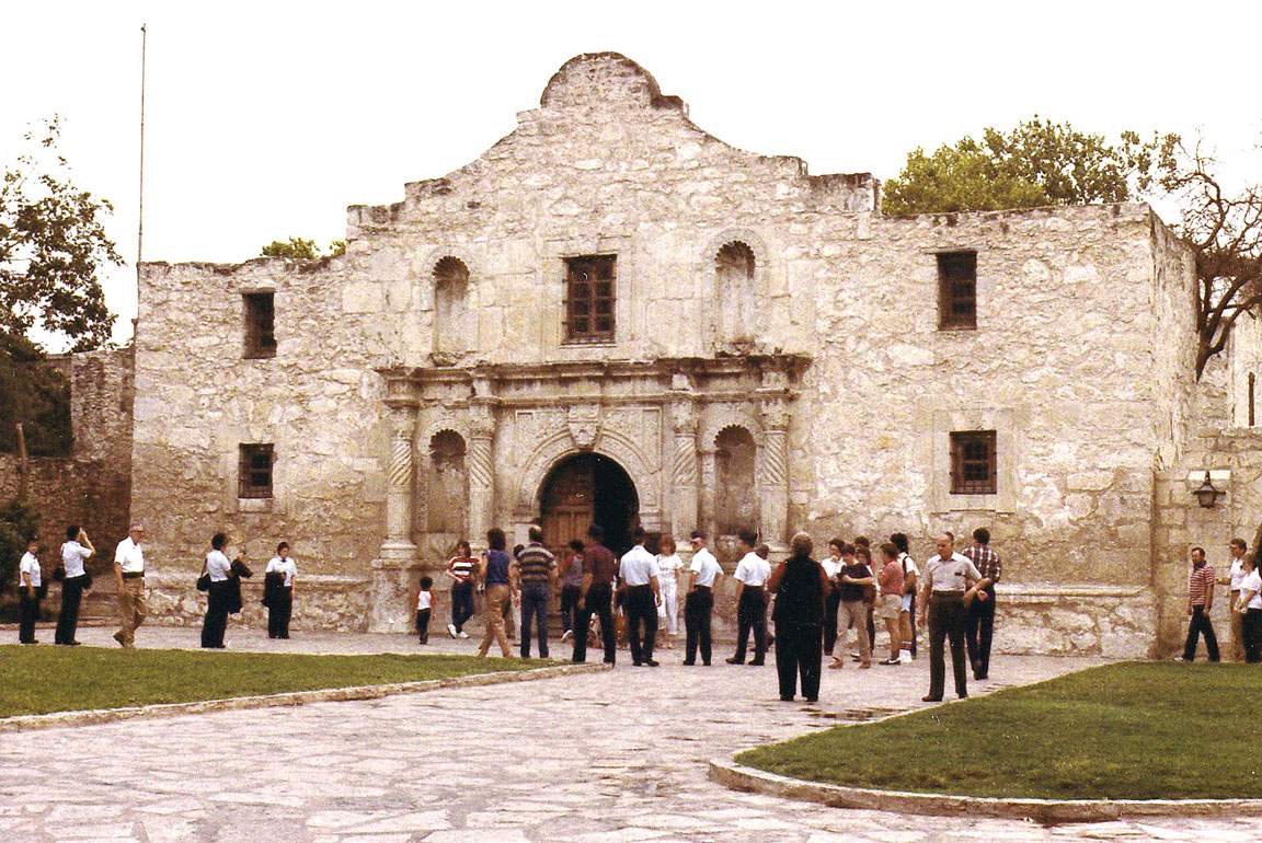 Solve The Alamo - San Antonio, TX (0764) jigsaw puzzle online with 35 ...