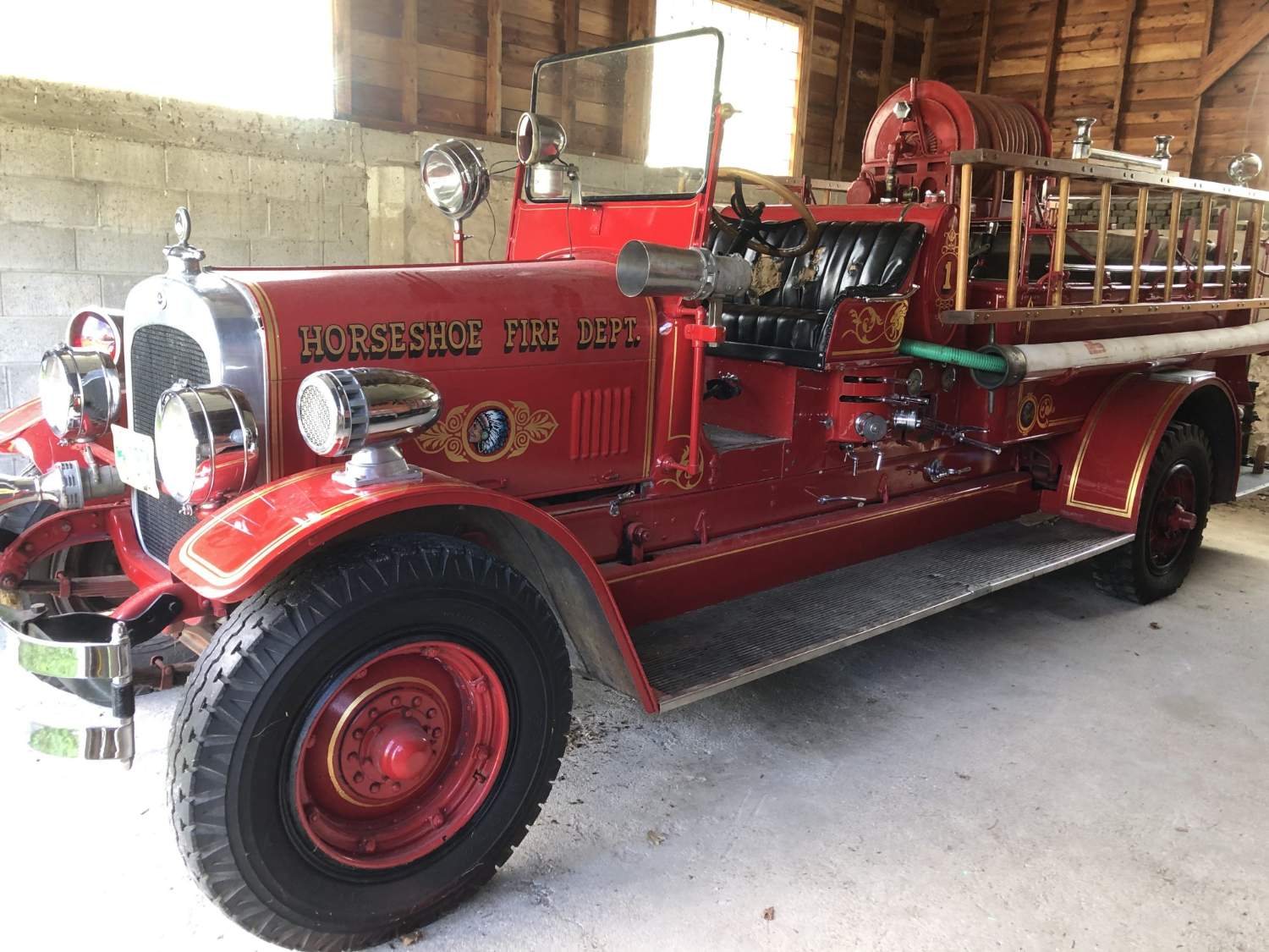Solve Antique Fire Engine jigsaw puzzle online with 80 pieces