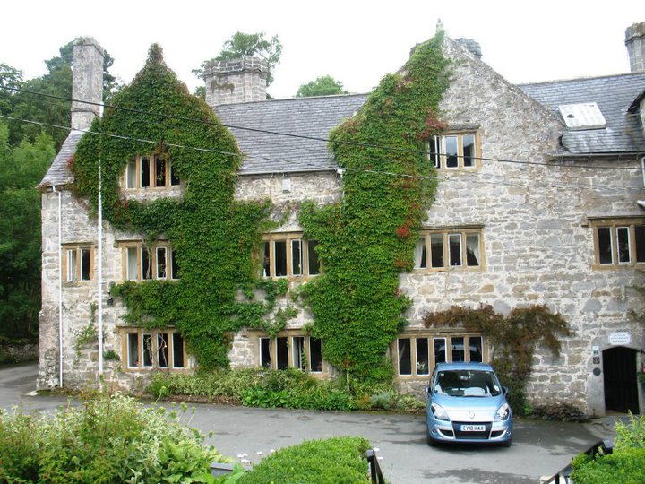 Solve Bod Idris hall North Wales jigsaw puzzle online with 48 pieces