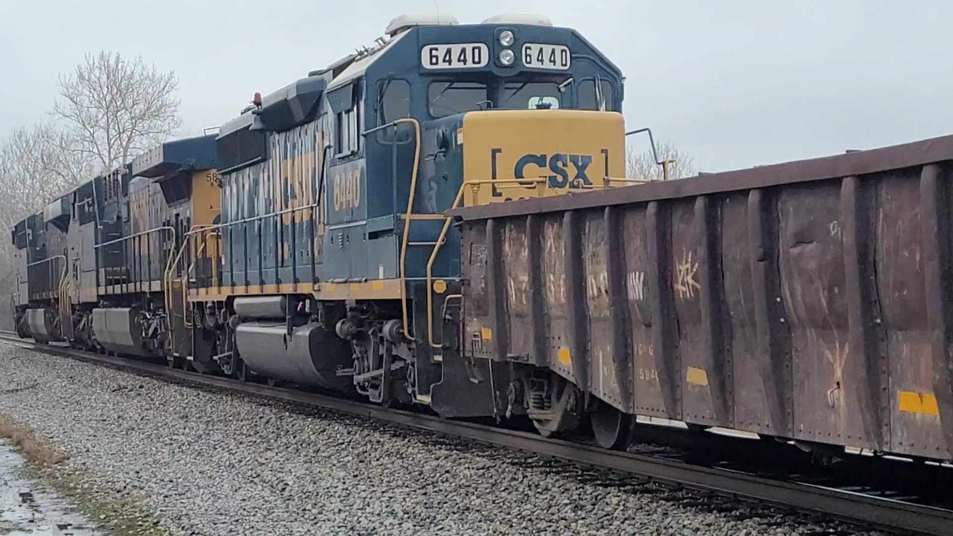 Solve Old Geep in tow Eastbound jigsaw puzzle online with 589 pieces