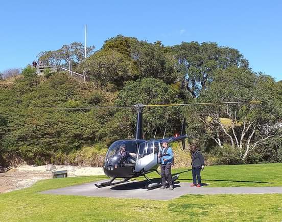 Solve Helicopter jigsaw puzzle online with 42 pieces