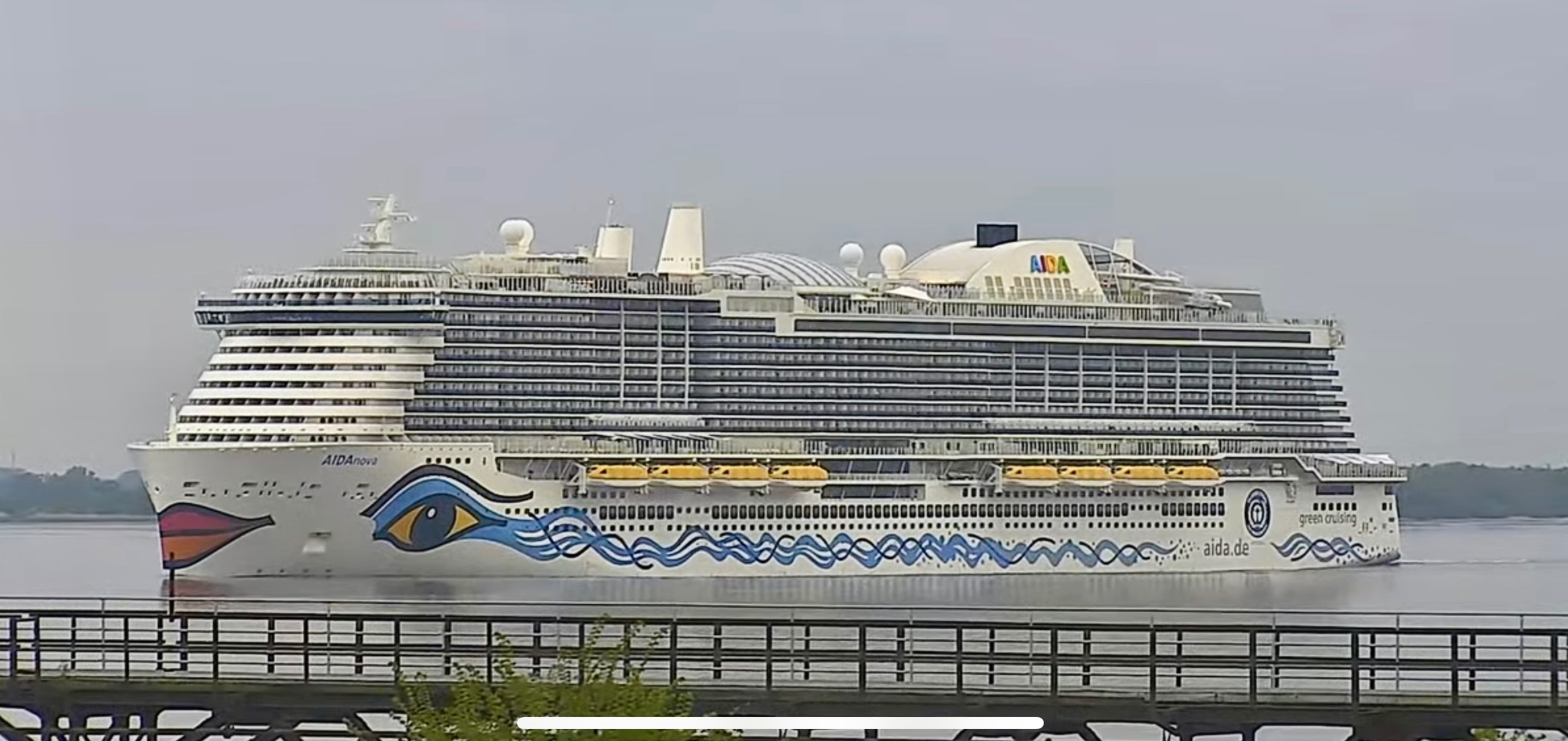 Solve Aida Nova jigsaw puzzle online with 105 pieces