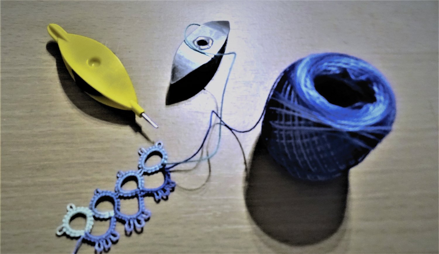 Solve Frivolitky jigsaw puzzle online with 15 pieces