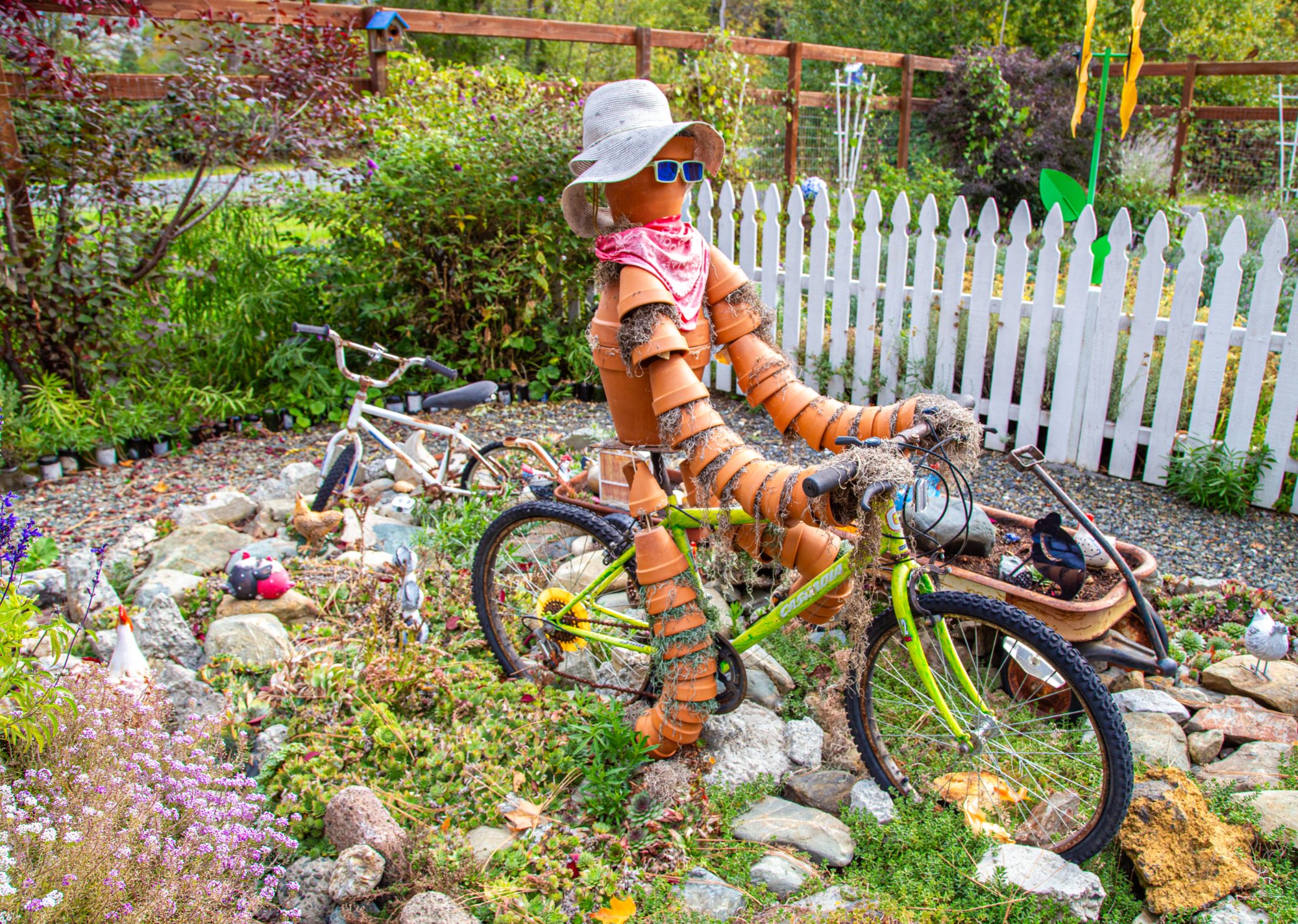 Solve THE POT MAN jigsaw puzzle online with 88 pieces
