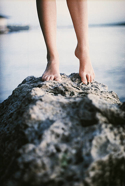 Solve Feet! jigsaw puzzle online with 96 pieces