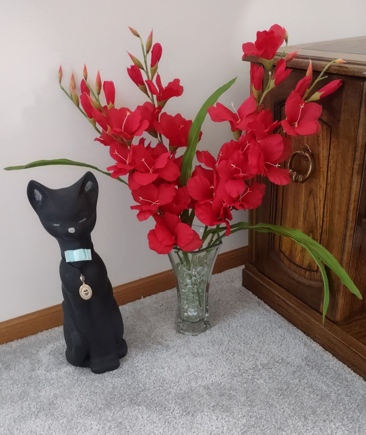 Solve Sir Ching and Gladiolas jigsaw puzzle online with 72 pieces