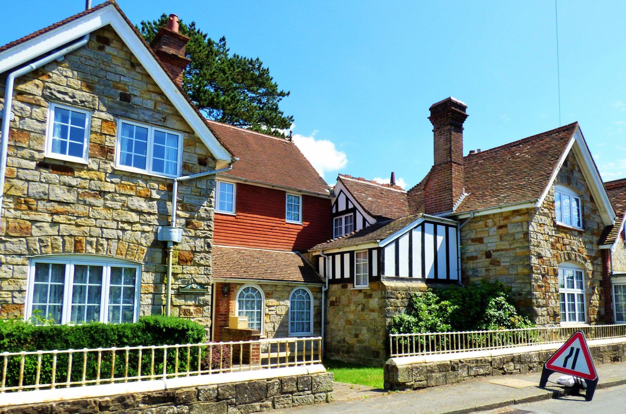 Solve Nutley, England jigsaw puzzle online with 600 pieces