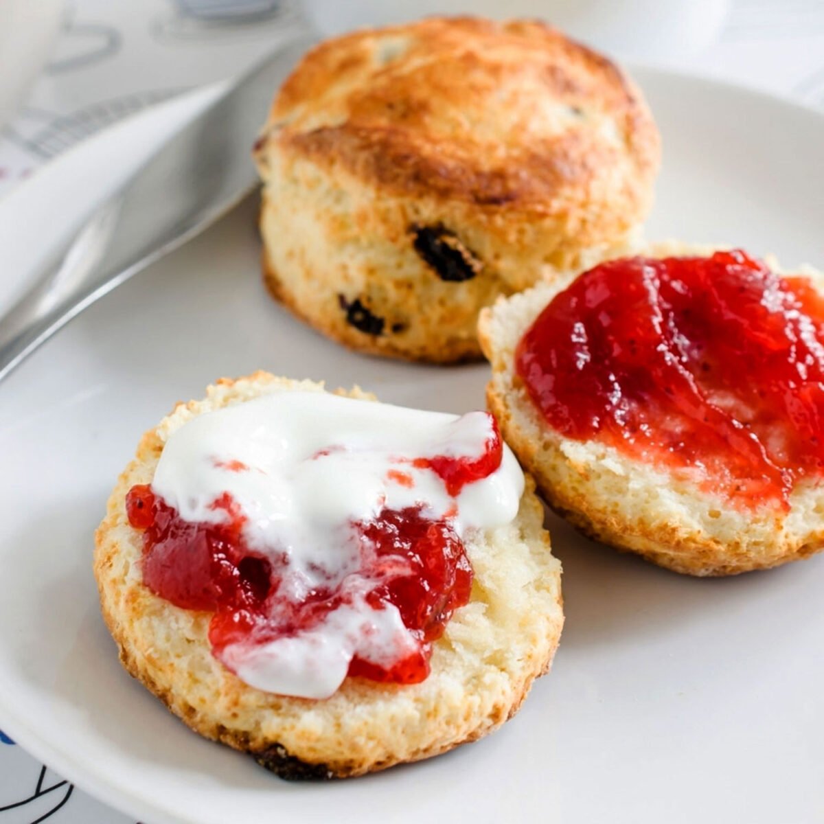 Solve Jam or Cream first? jigsaw puzzle online with 306 pieces