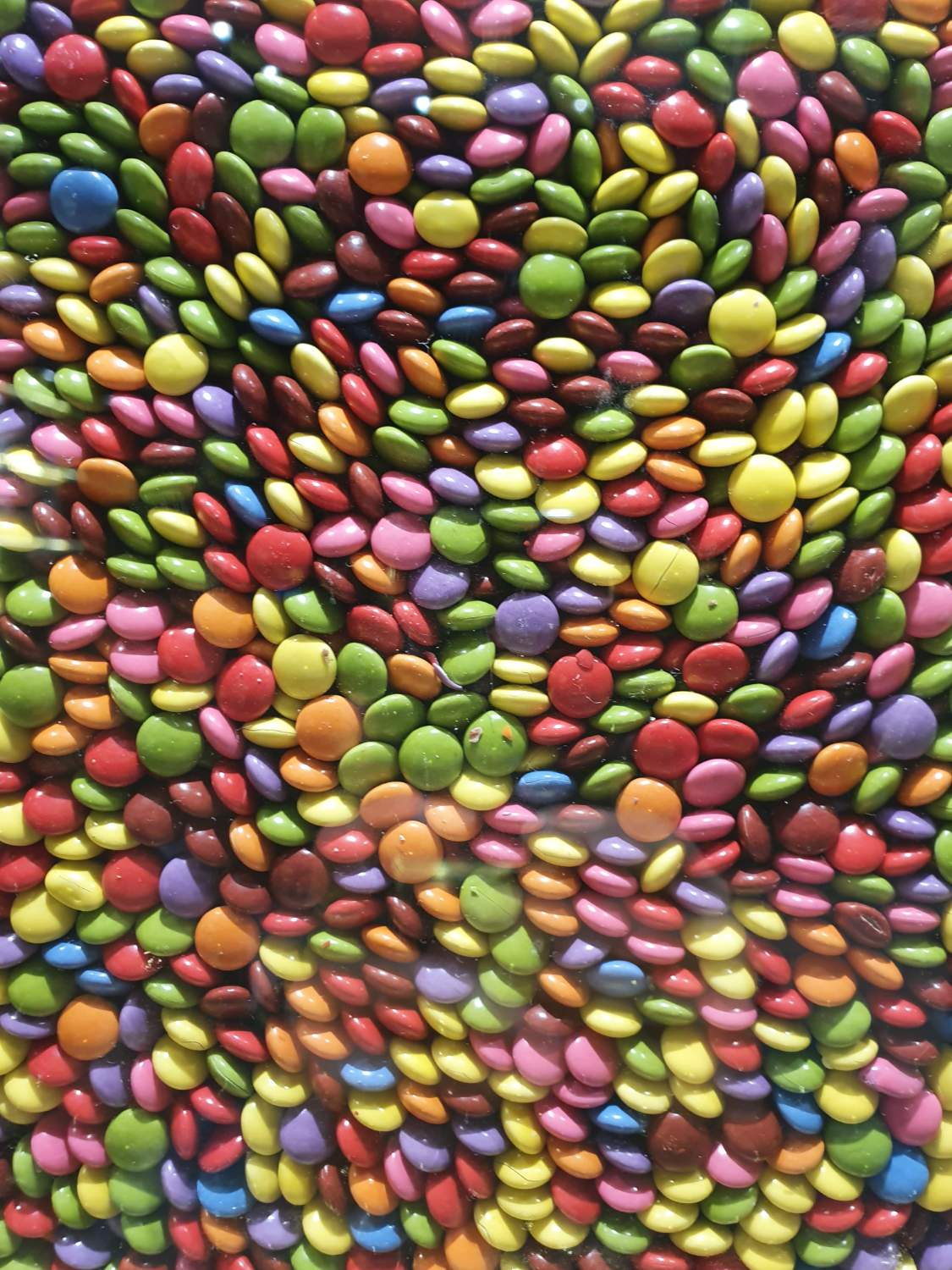 Solve Smarties jigsaw puzzle online with 500 pieces