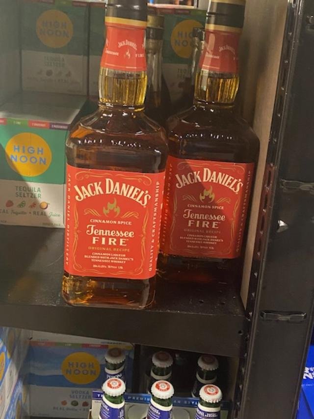 Solve Jack Daniels jigsaw puzzle online with 20 pieces