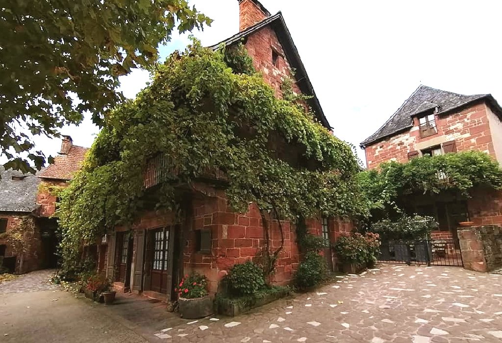 Solve Collonge la rouge - département Corrèze (France) jigsaw puzzle ...