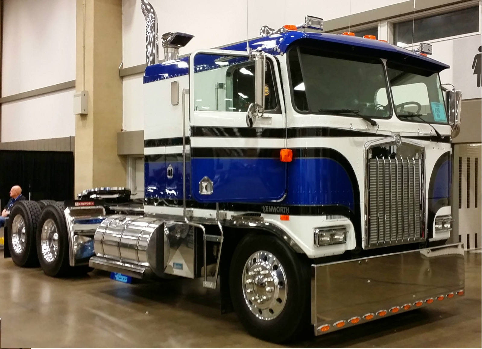 Solve Kenworth Cabover Blue n white jigsaw puzzle online with 494 pieces