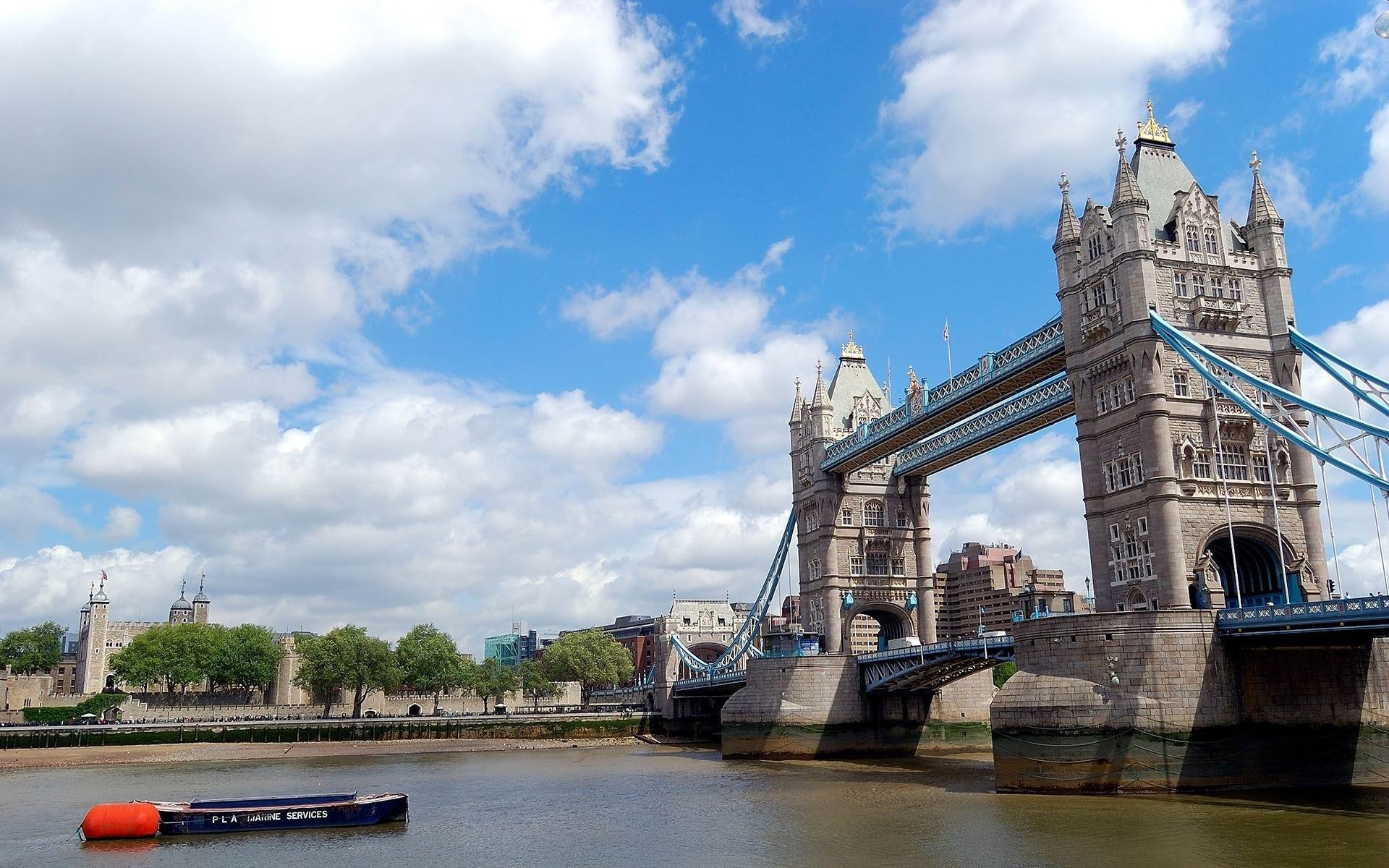 Solve England_London_Tower_Bridge jigsaw puzzle online with 160 pieces