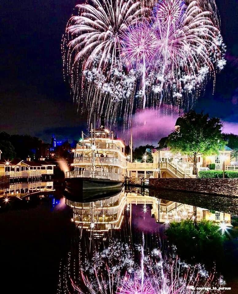 Solve "Liberty Belle Riverboat" jigsaw puzzle online with 72 pieces