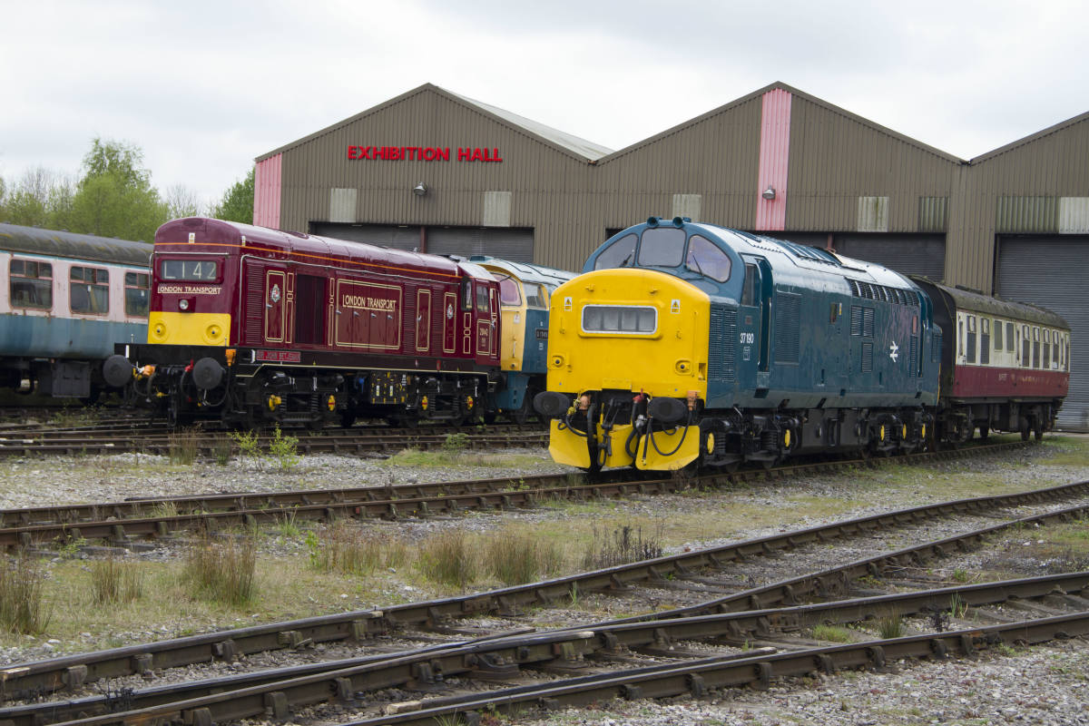 Solve midland railway 17-04-2017 20142 class 20 diesel & 37 190 diesel ...