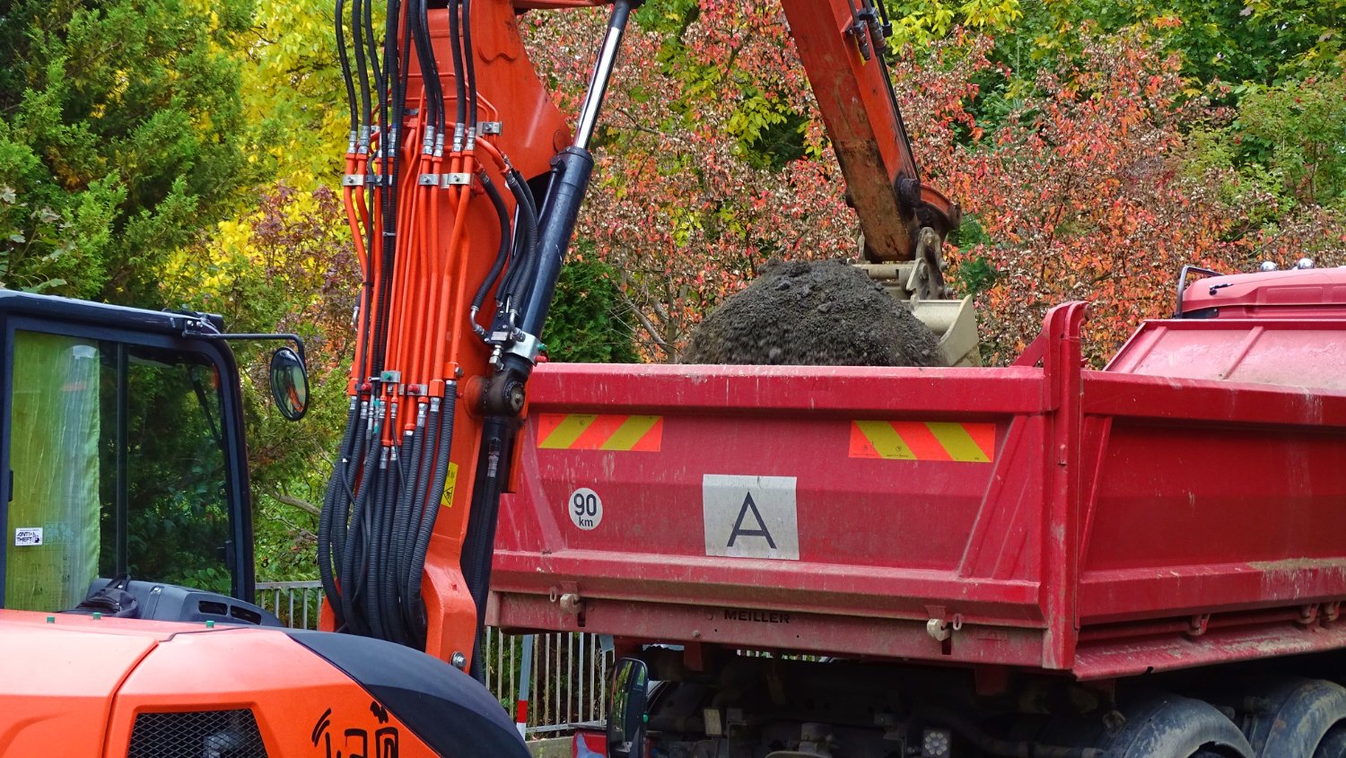 Solve Za oknem II - Outside the window II jigsaw puzzle online with 15 ...