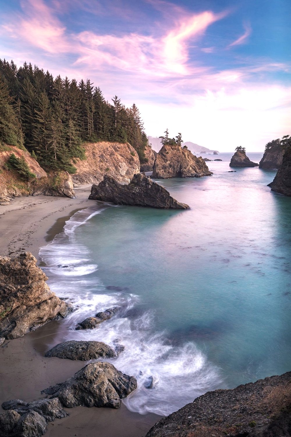 Solve Oregon Coast jigsaw puzzle online with 117 pieces