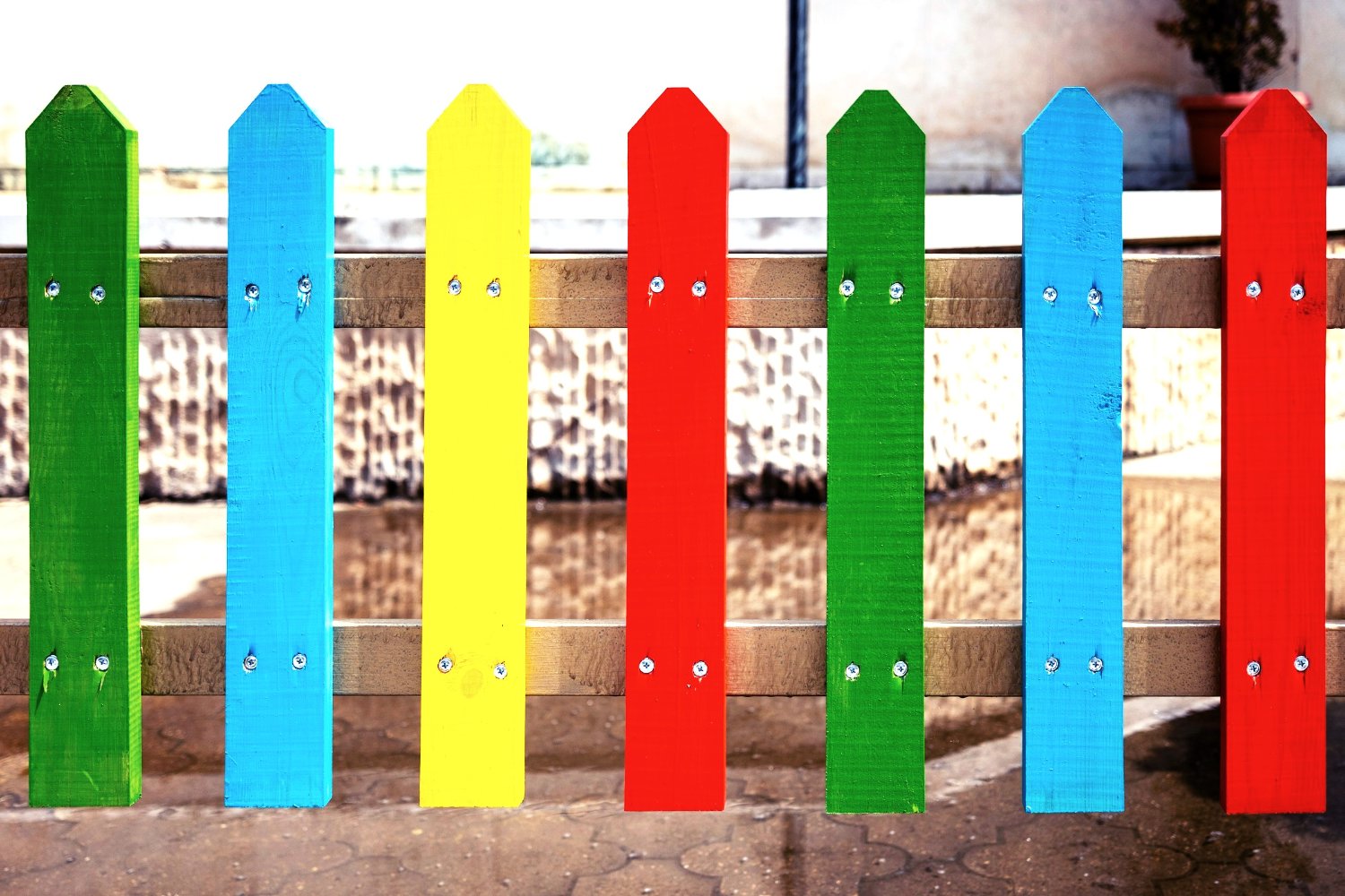 Solve Picket fence jigsaw puzzle online with 35 pieces