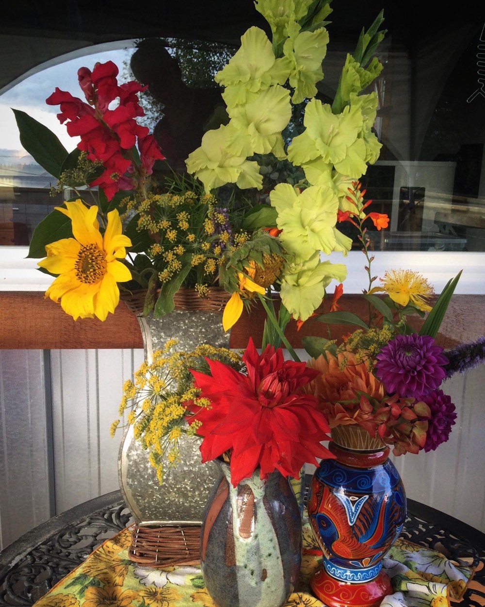 Solve The generosity of friends jigsaw puzzle online with 80 pieces