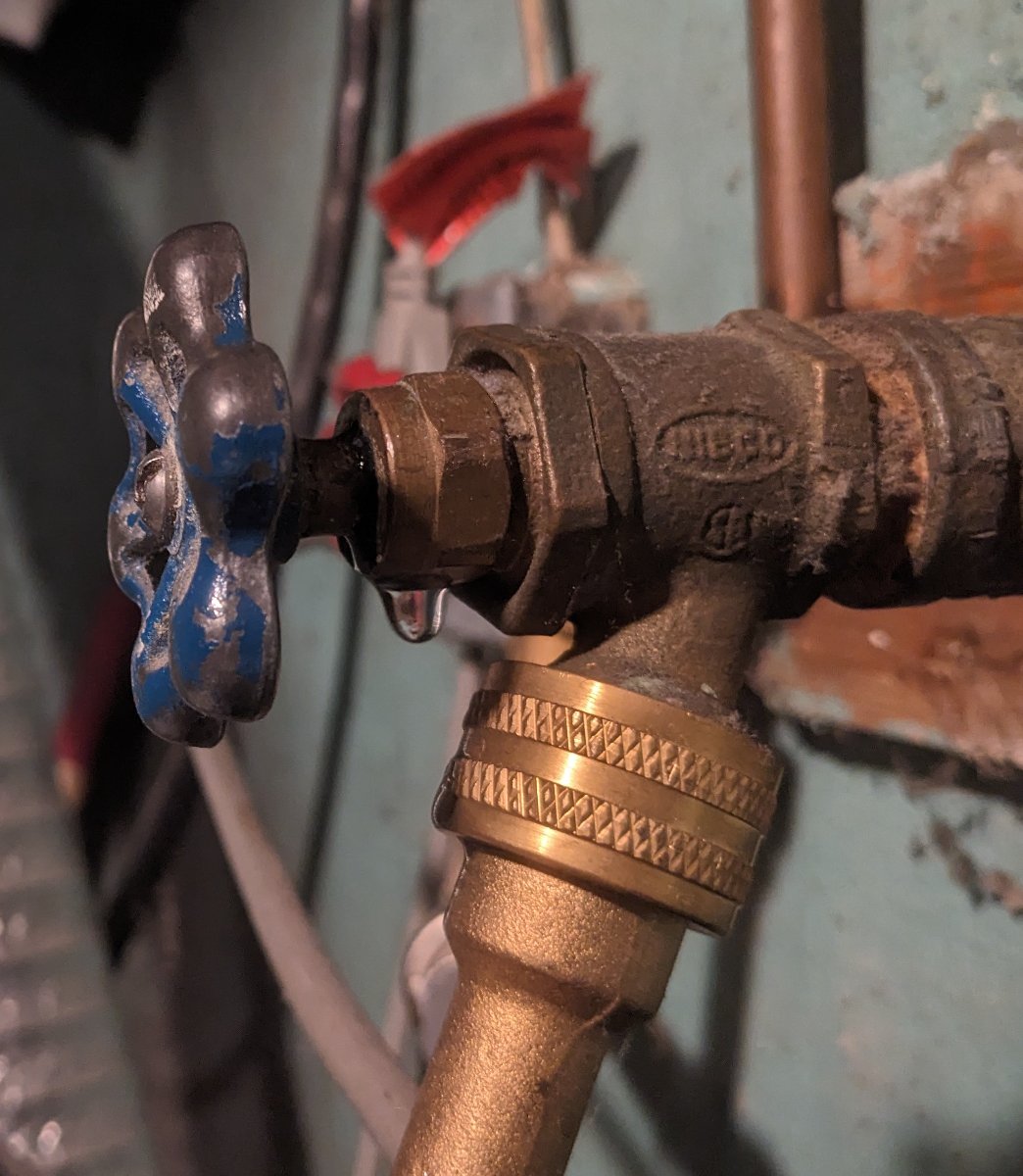 Solve Boring Puzzle of The Night: Leak fix jigsaw puzzle online with 30 ...