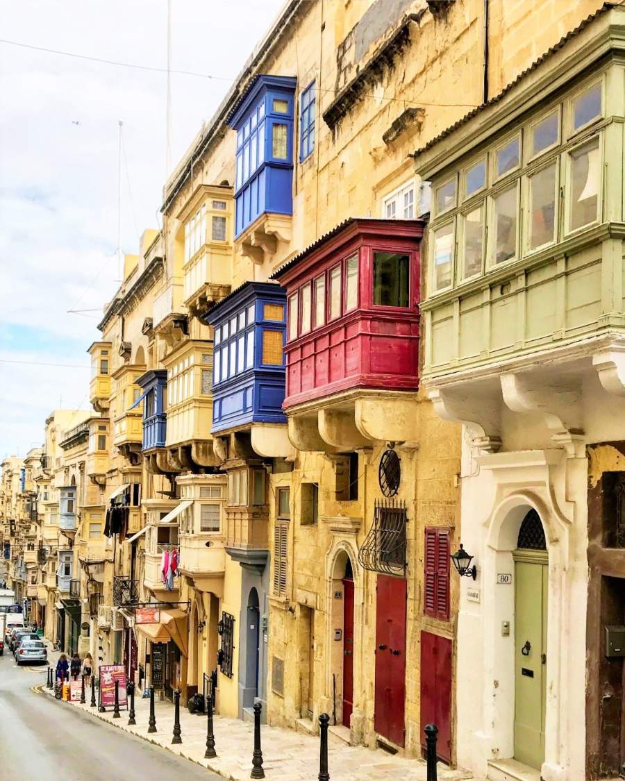 Solve Street in Valletta, capital of Malta jigsaw puzzle online with 63 ...