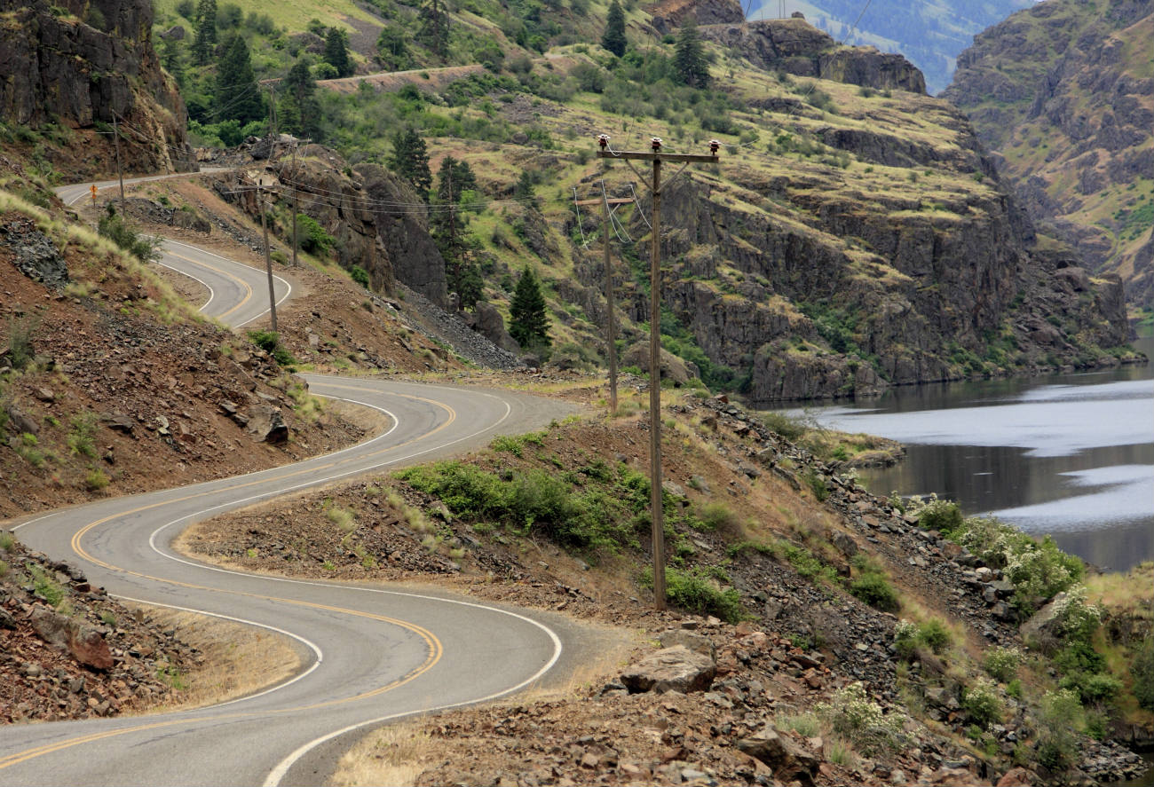 Solve Snake River Road, Idaho side jigsaw puzzle online with 117 pieces