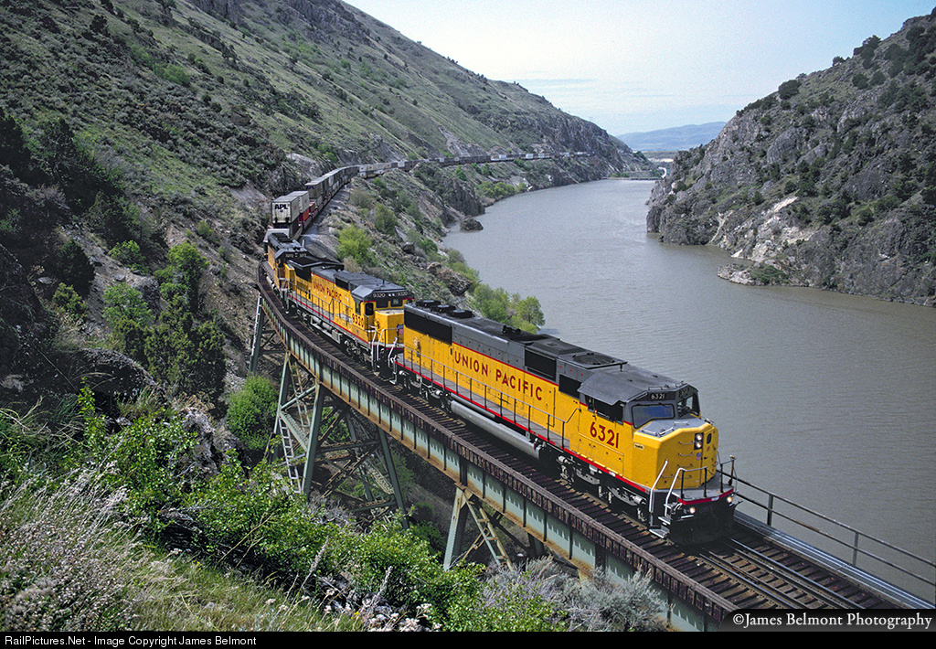 Solve 2266-Utah, Cutler Reservoir jigsaw puzzle online with 150 pieces