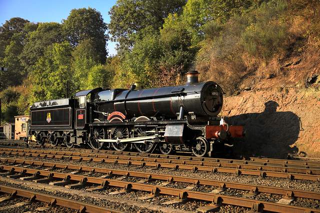 Solve GWR 4953 Pitchford Hall jigsaw puzzle online with 70 pieces
