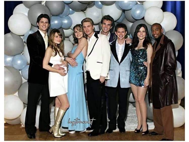 Solve One tree hill jigsaw puzzle online with 108 pieces