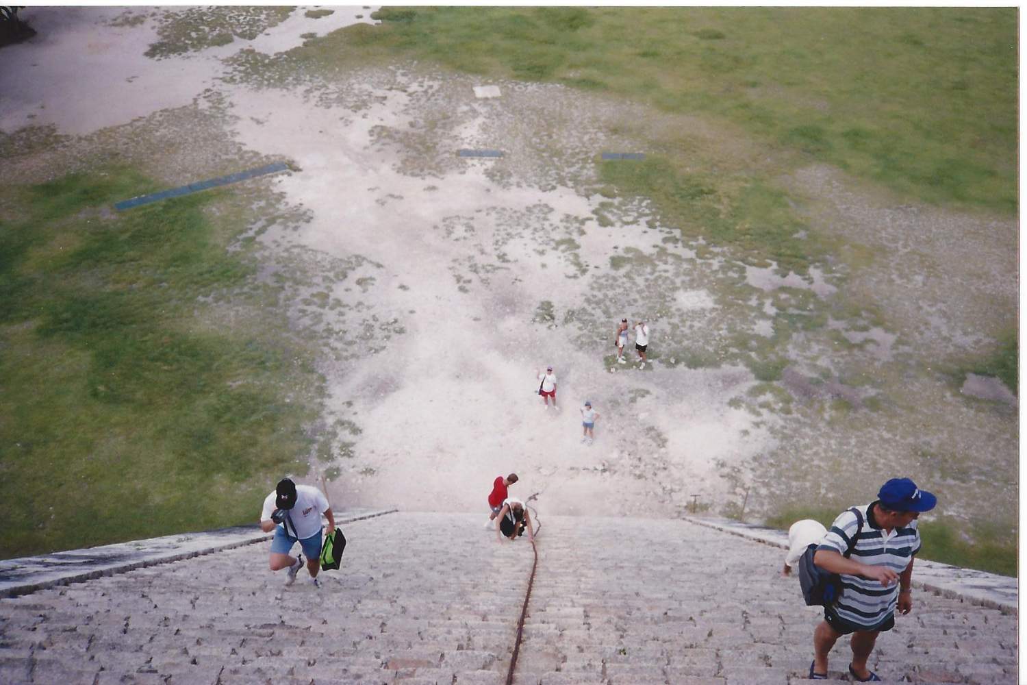 Solve El Castillo steps jigsaw puzzle online with 54 pieces