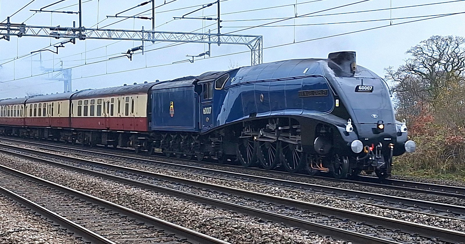 Solve 60007 Sir Nigel Gresley jigsaw puzzle online with 72 pieces