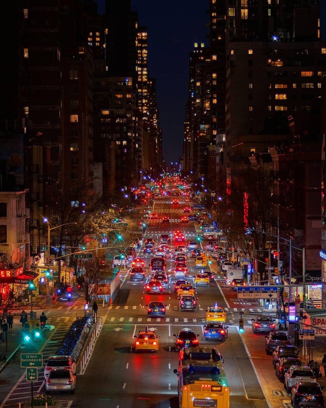 Solve Bright Lights, Big City jigsaw puzzle online with 414 pieces