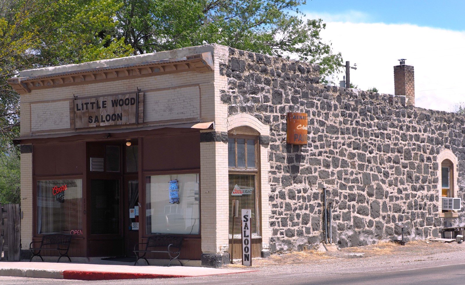 Solve Richfield saloon jigsaw puzzle online with 135 pieces